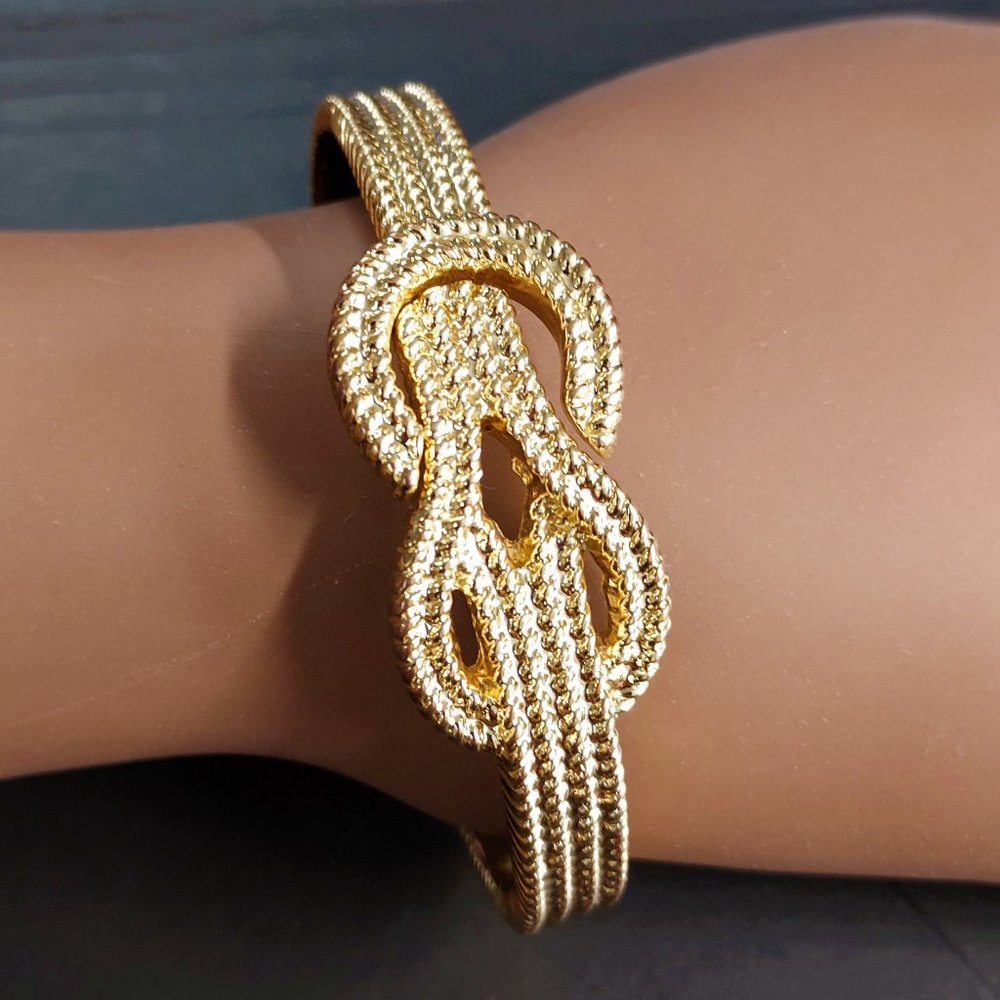 Monet Stunning Designer Signed Infinity Gold Tone Hin… - Gem